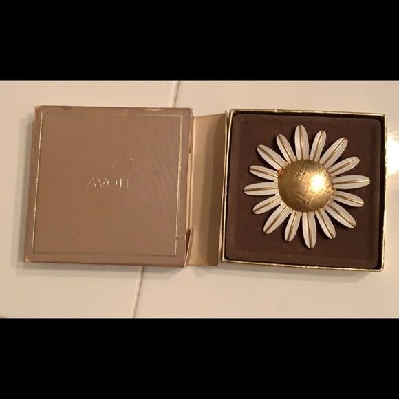 Avon | Jewelry | Vintage Avondaisybroochinoriginalbox | Poshmark